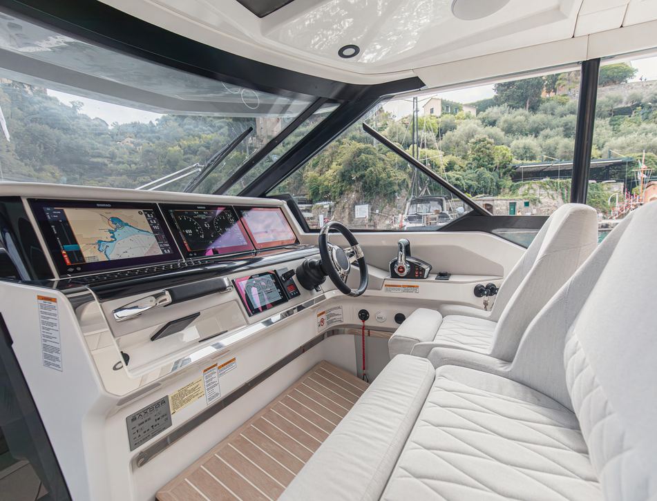 Saxdor 400 GTO Boat | YachtBuyer