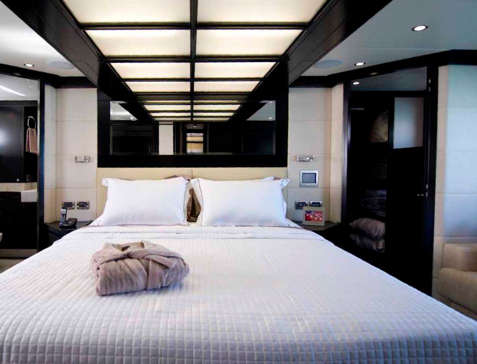 Gulf Craft Majesty 88 Yacht (2006 - 2013)