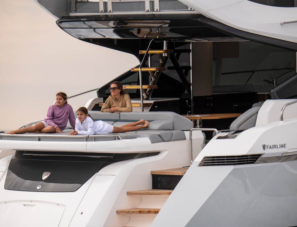 Fairline Phantom 65 Boat