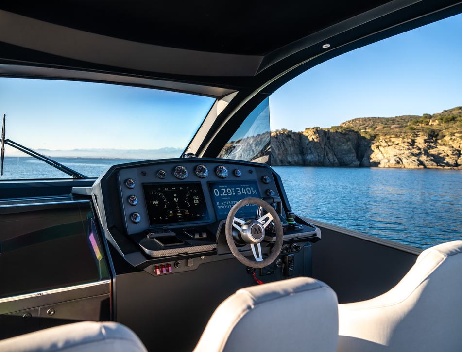 Maxim Yachts MAX44 R Boat