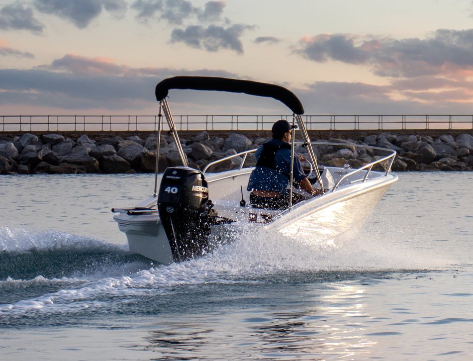 Boston Whaler 130 Super Sport Boat