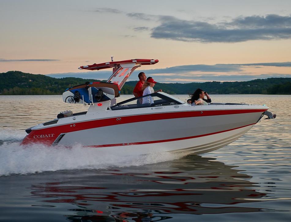 Cobalt Boats R6 Surf Boat