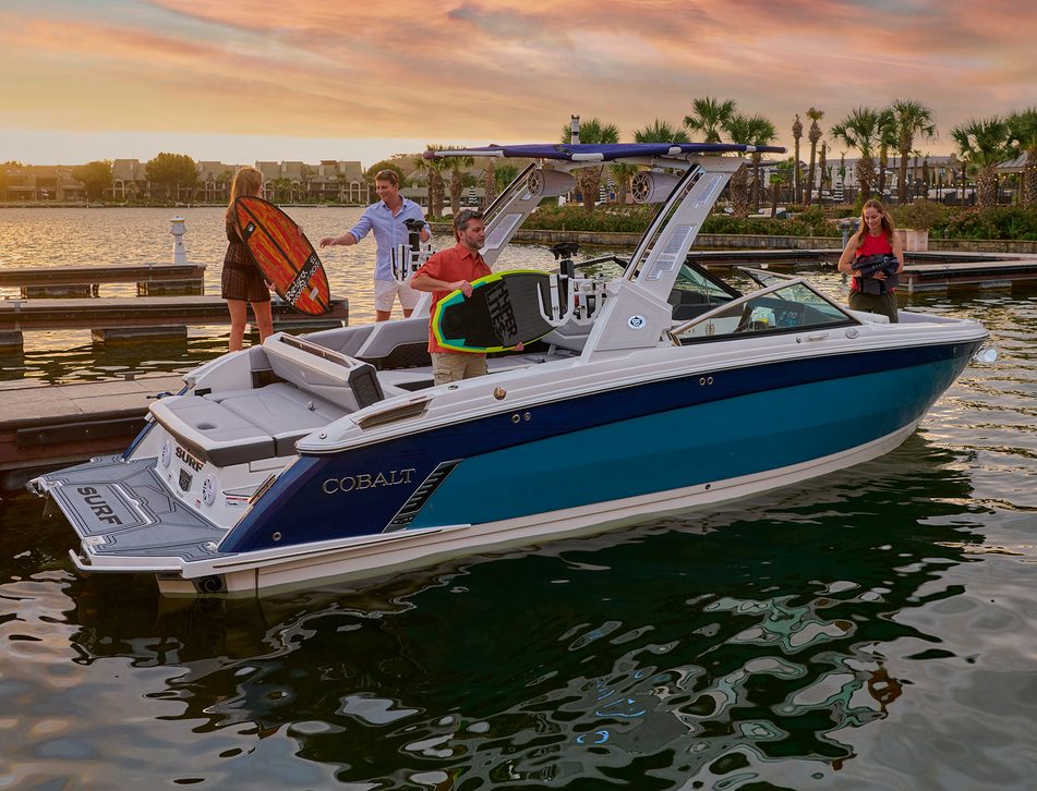 Cobalt Boats R8 Surf Boat