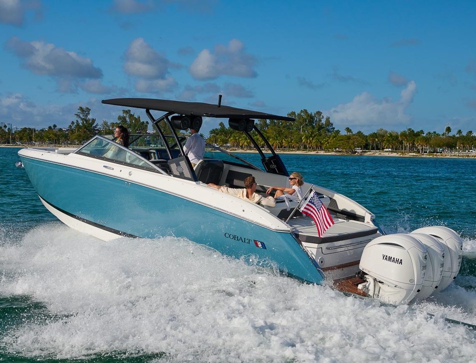 Cobalt Boats R33 OB Boat