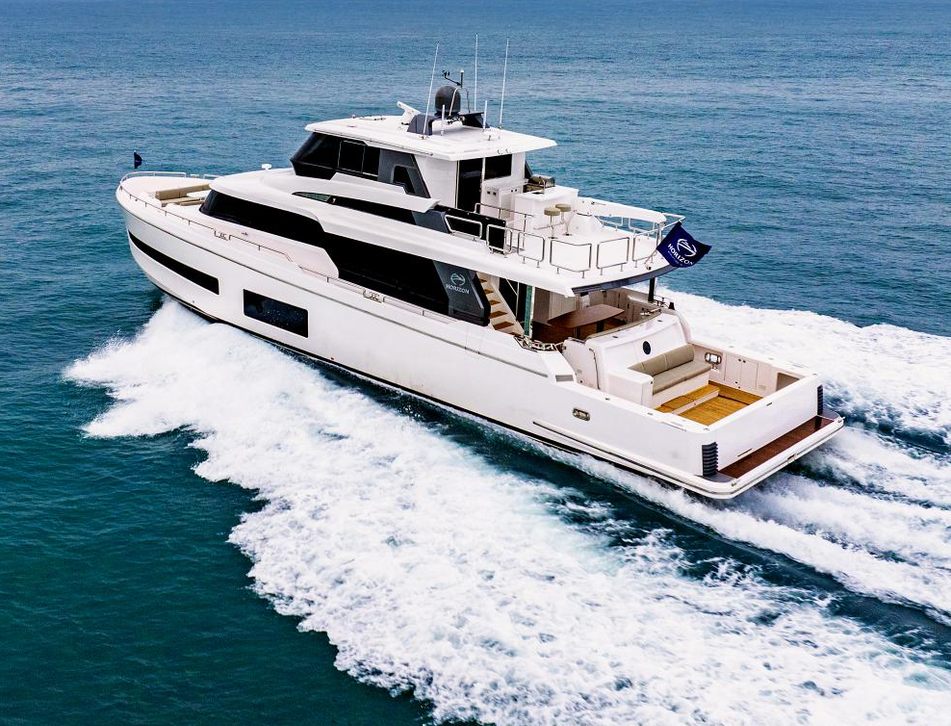 Horizon V77s Boat