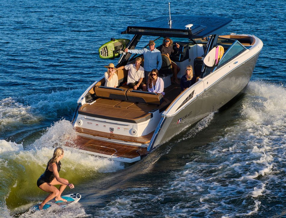 Cobalt Boats R33 Surf Boat