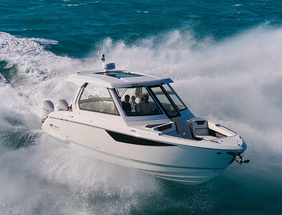 Cobalt Boats R35 OB Coupé Boat
