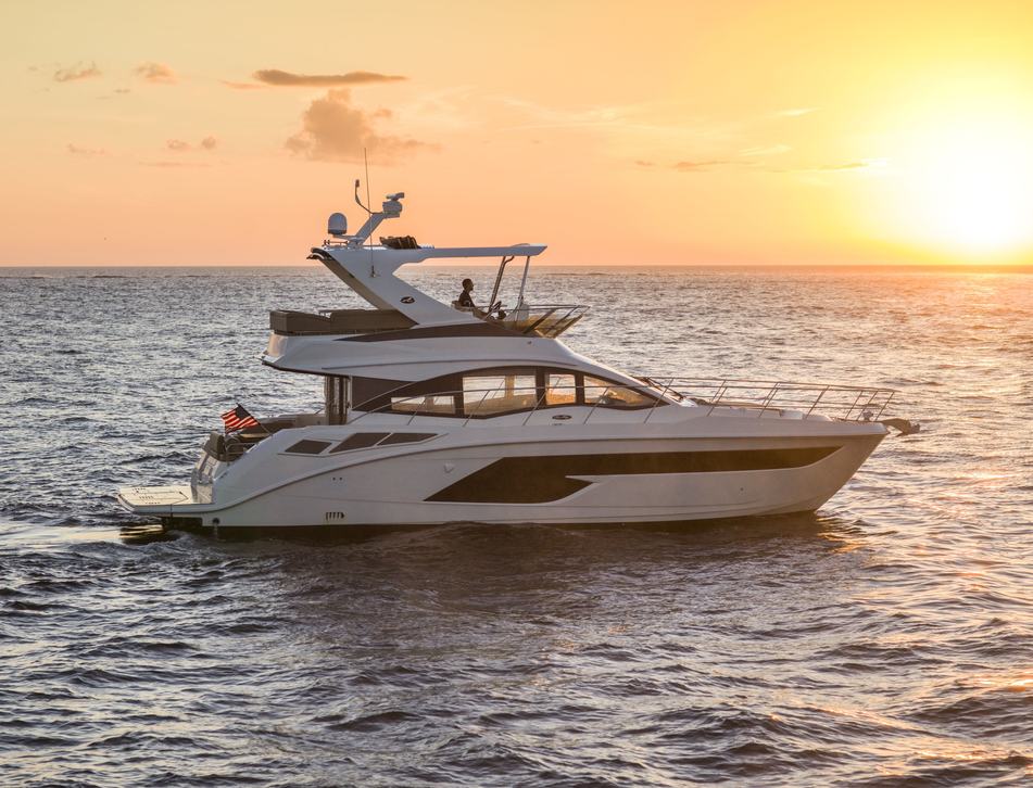 Sea Ray Fly 520 Yacht (2017 - 2018) | YachtBuyer
